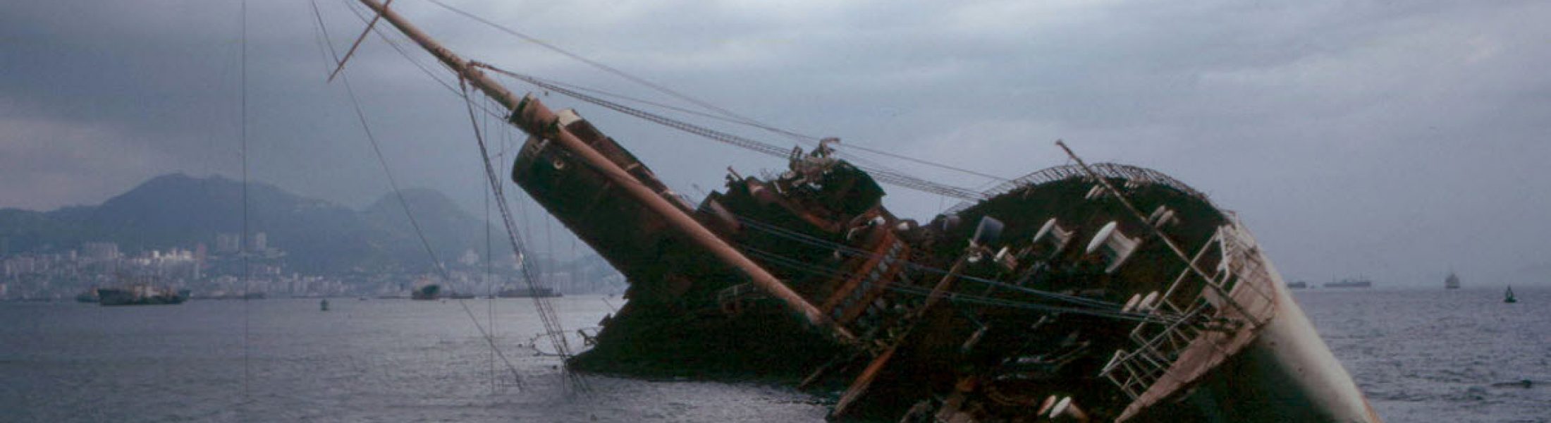 capsizing boat - Elliottwaveplus.com